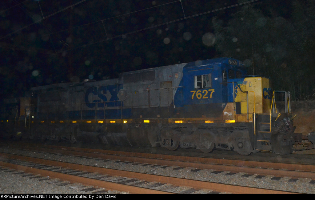 CSX C40-8 7627 in YN2 trails CSX CW44AH 5104 on Q702-12